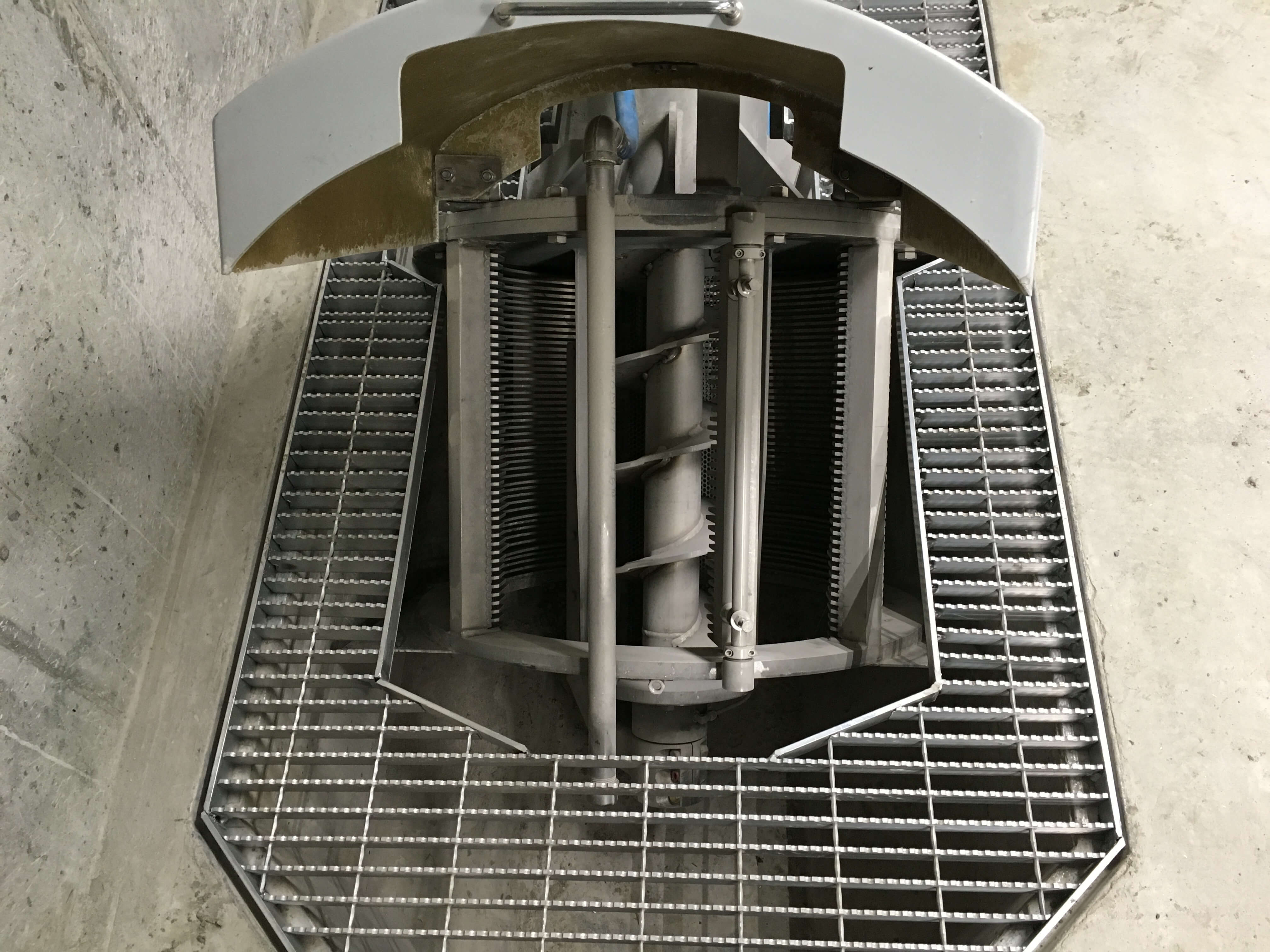 Raptor® Fine Screen - Lakeside Equipment Corporation