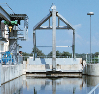 Hydronic K Series Trash Rake - Lakeside Equipment Corporation