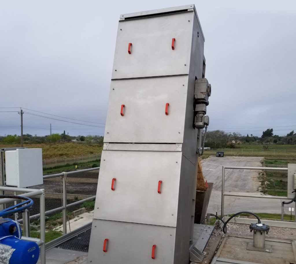 Lakeside Raptor® FalconRake® Bar Screen vs. Duperon FlexRake - Lakeside ...